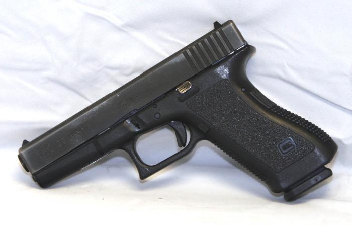 Glock 22 Used 2nd Gen Frame Two 15 Rnd Mags For Sale at GunAuction.com ...
