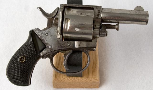 BRITISH BULLDOG, .38 caliber. Works Perfectly, made by Forehand & Wadsworth