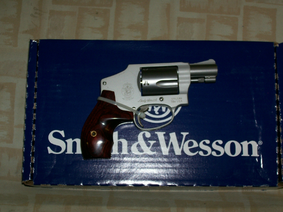 Smith & Wesson Model 642 Lady Smith .38 Special NEW IN BOX