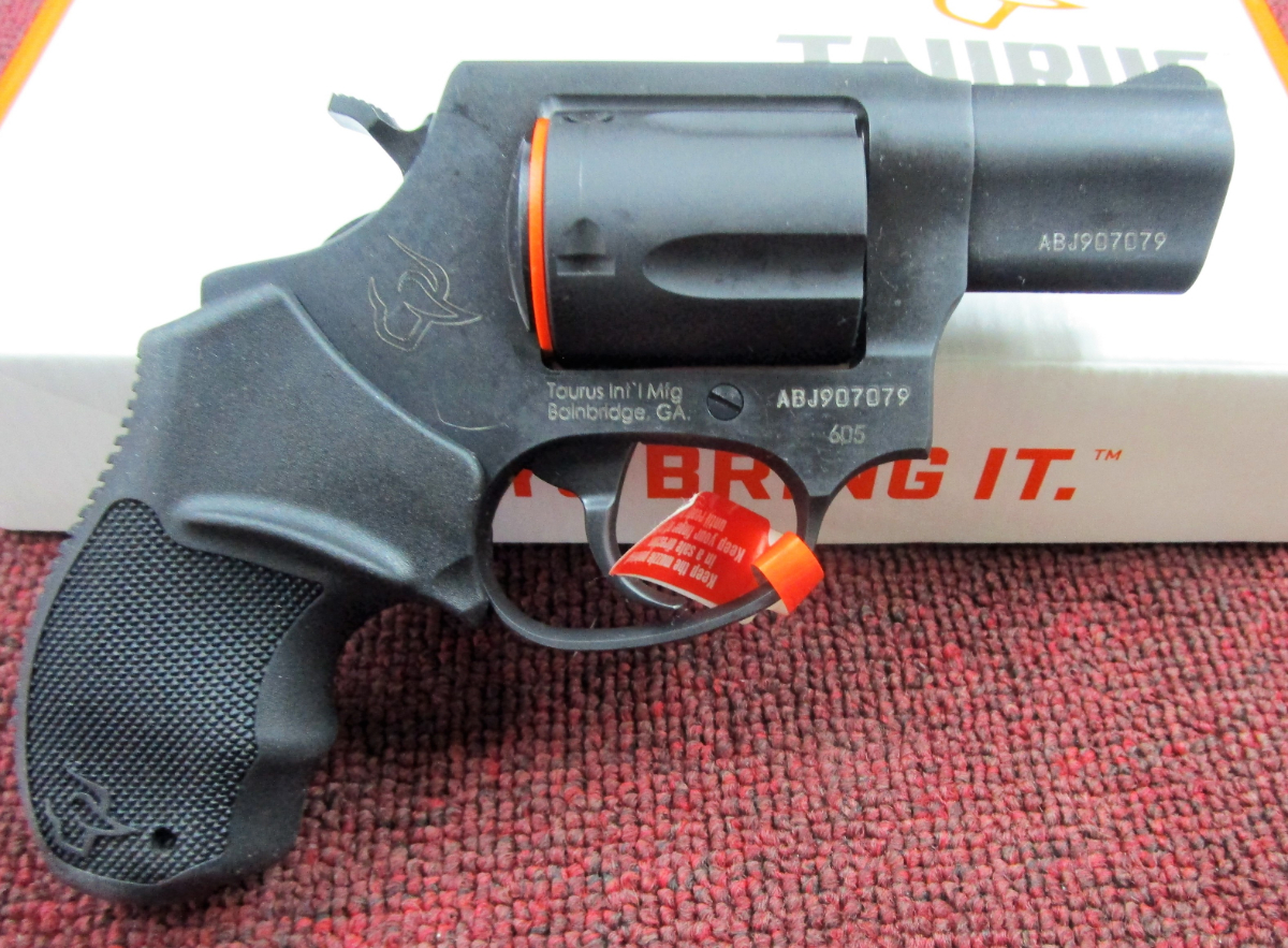 Taurus 605 Blue Rubber Grips 5-Shot Fixes Sights .357 Magnum For Sale ...