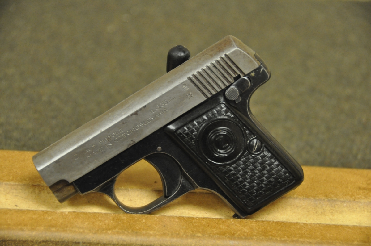 Czech - CZ MODEL Z 6,35MM / 25ACP. SERIAL 222227. MFG 1952 - Picture 2