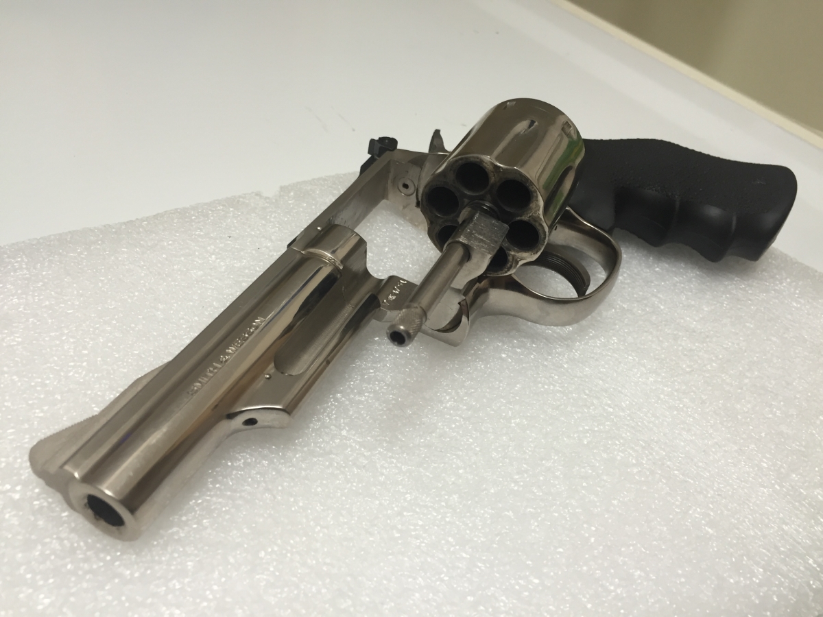 Smith & Wesson Fine S&W 19-4 Nickel Plated .357 Mag, 4" Barrel, Hogue ...