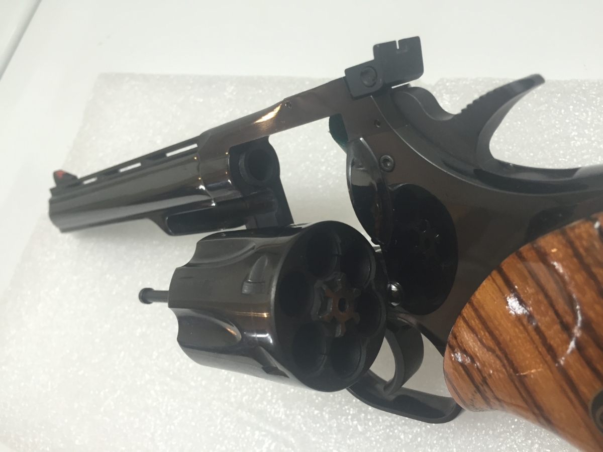 Beautiful Dan Wesson Model 15-2 .357 Mag, 6" Vented Barrel, Adjustable ...