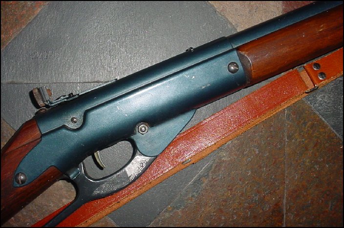 DAISY MODEL 99 BB GUN WITH SLING & PEEP SIGHT - Picture 3