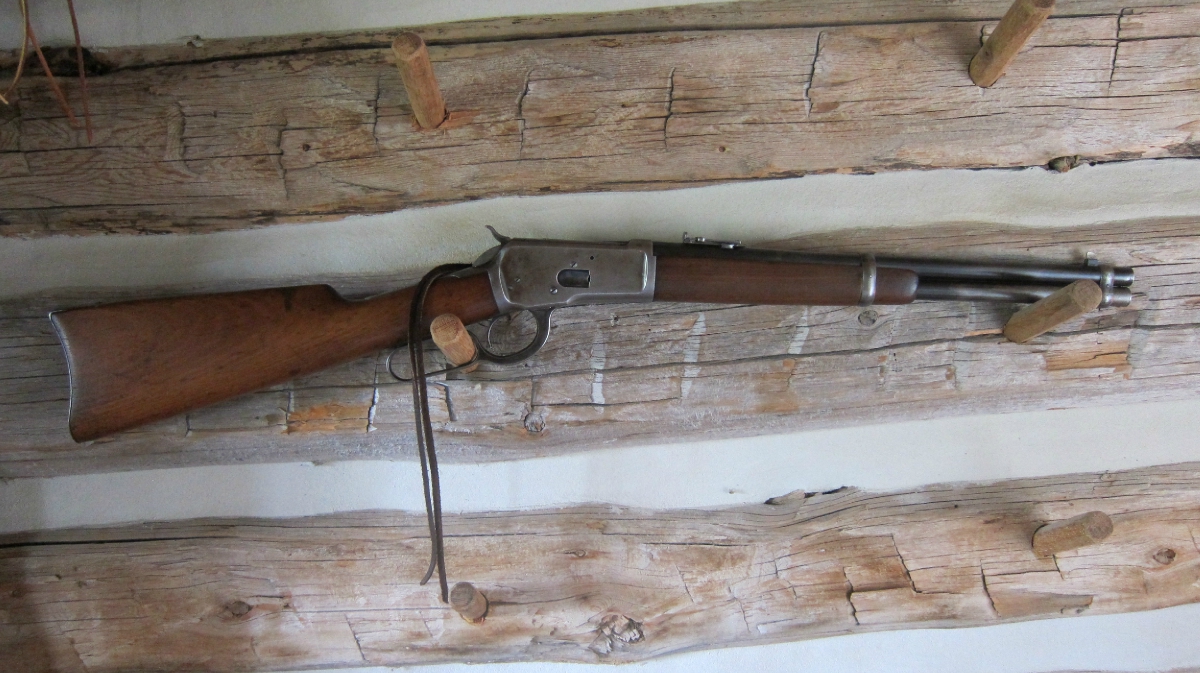 Winchester 1892 saddle ring short rifle manufactured in 1912