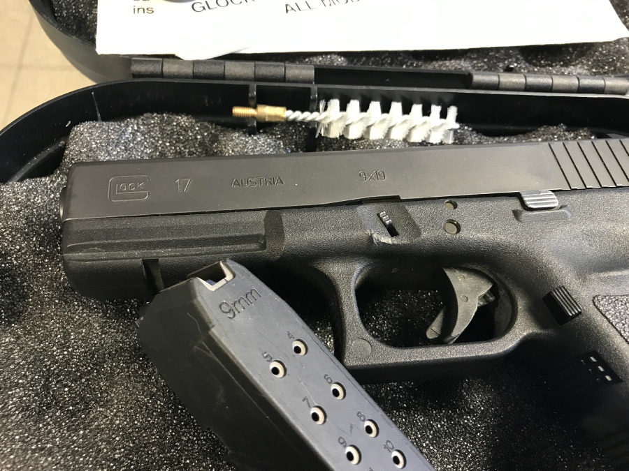 Glock Model G17 Semi-Auto Pistol 17 Round Nice 9mm Luger For Sale at ...