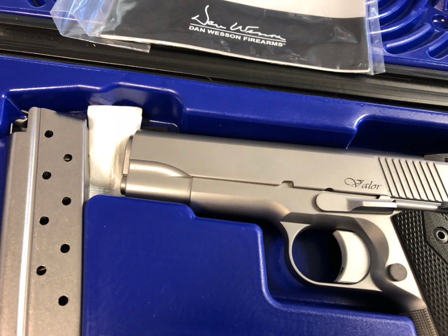 Dan Wesson 1911 Valor Commander Single 4.25in 9+1 Nice 9mm Luger For ...