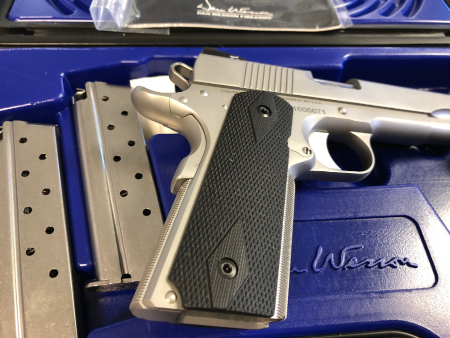 Dan Wesson 1911 Valor Commander Single 4.25in 9+1 Nice 9mm Luger For ...