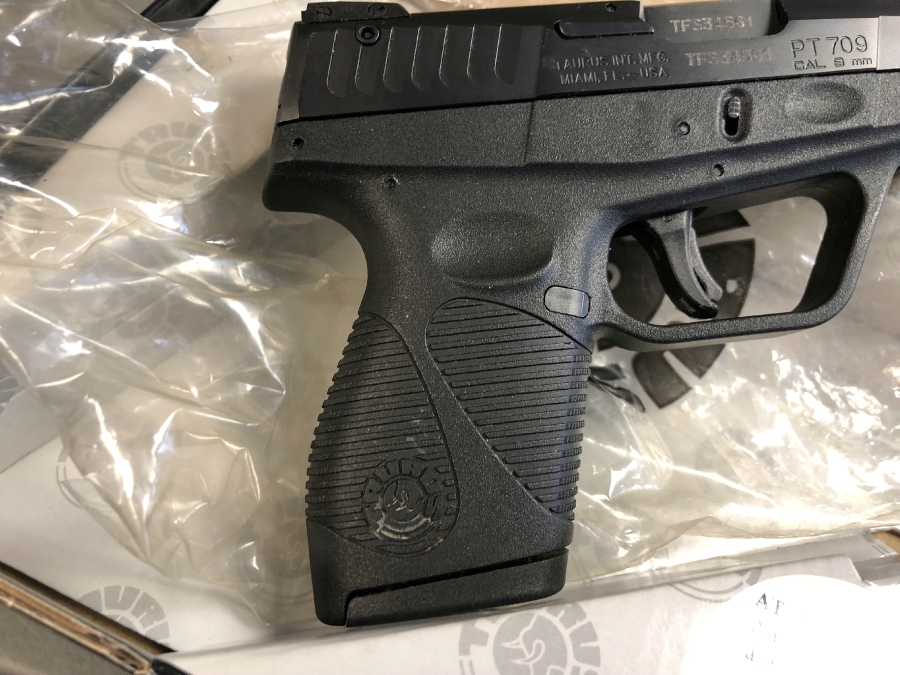 Taurus 709 Slim Sa/Da 3 Inch 6+1 Black Poly Grip Blued Slide Nice 9mm ...