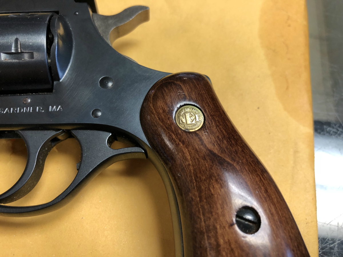 NEW ENGLAND FIREARMS - MODEL R22 ULTRA MAG 22 WMRF 6 SHOT DOUBLE ACTION ...