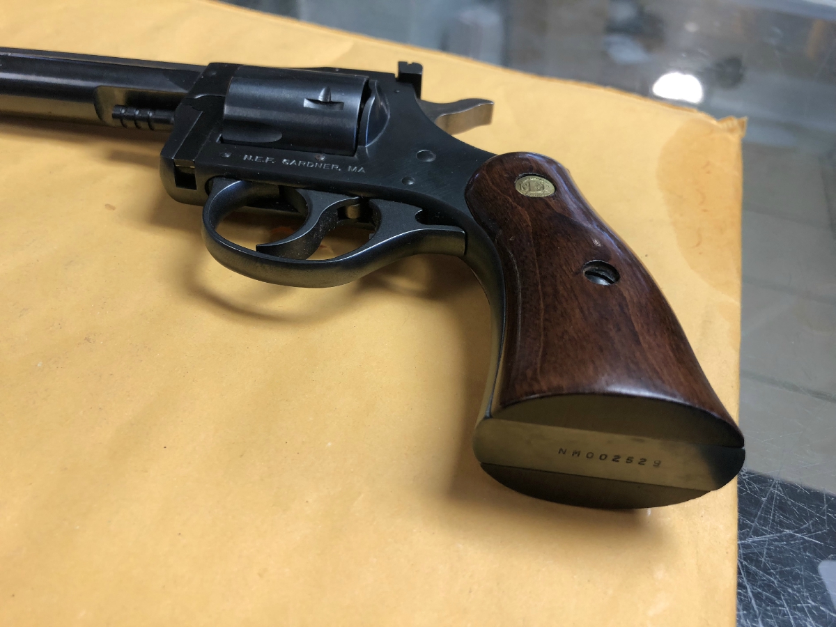 NEW ENGLAND FIREARMS - MODEL R22 ULTRA MAG 22 WMRF 6 SHOT DOUBLE ACTION ...