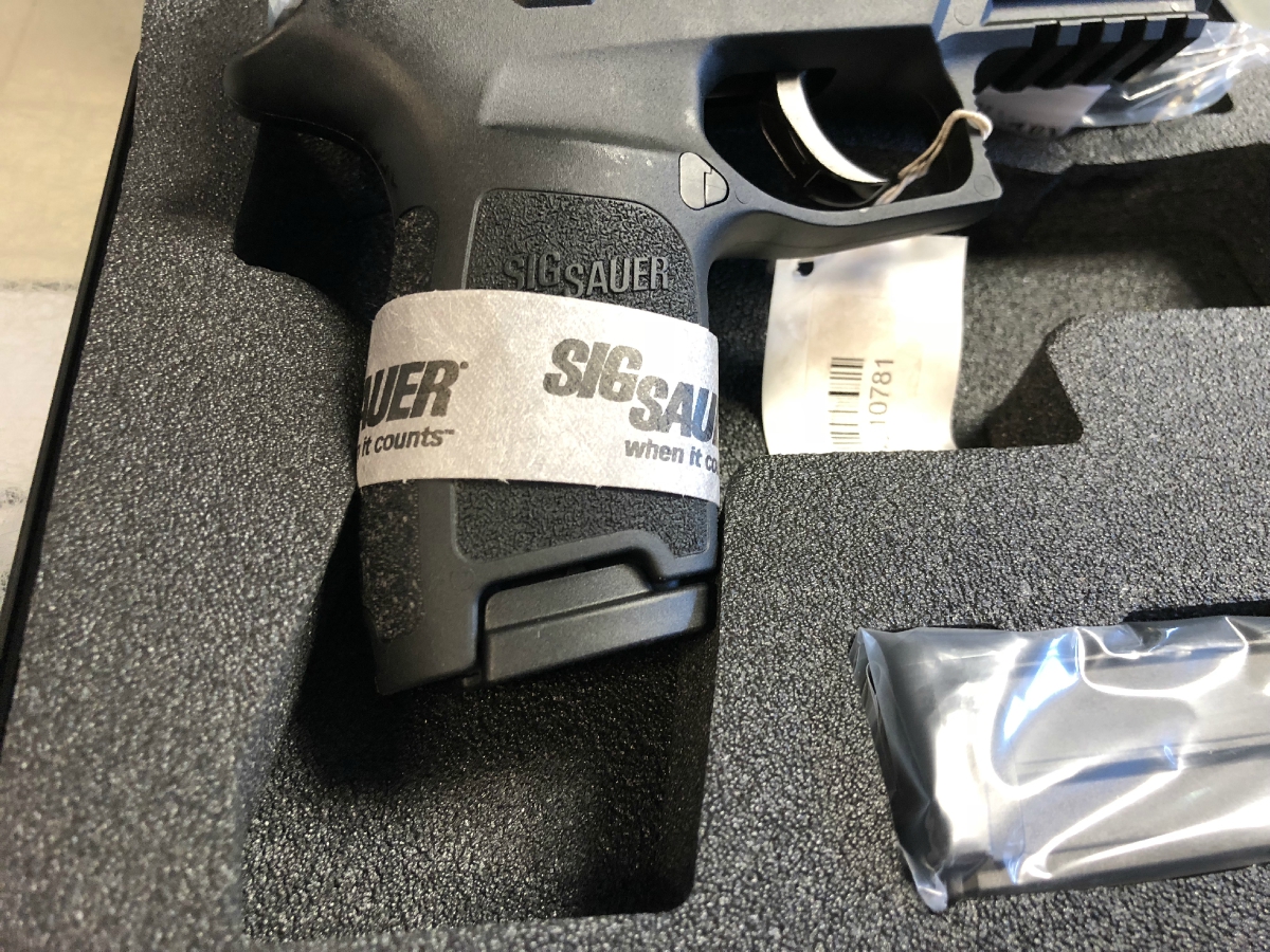 Pictures: Sig Sauer 250C-22-BAS Model P250 .22LR Sub-Compact Double ...