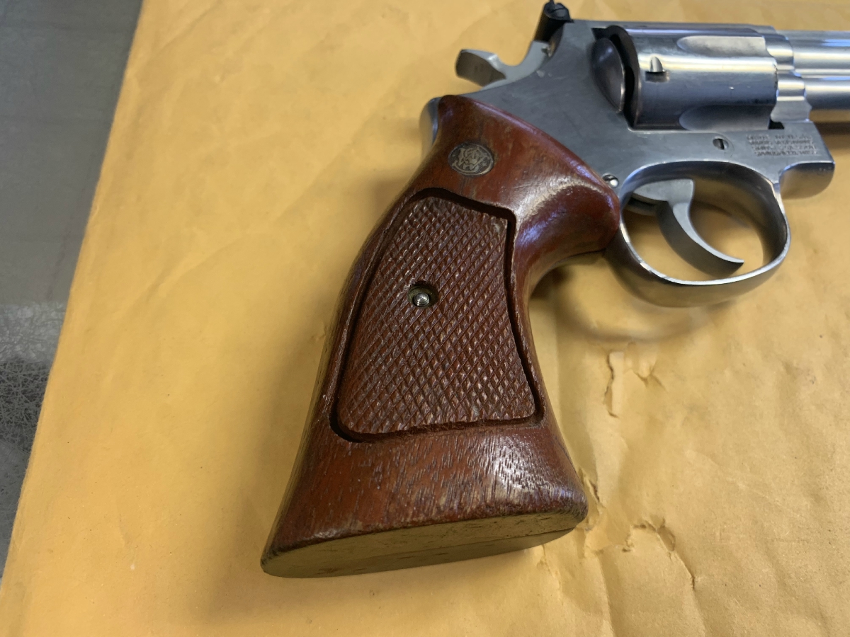 Smith & Wesson Model 686 6 Shot Stainless Revolver Wood Grips Nice .357 ...