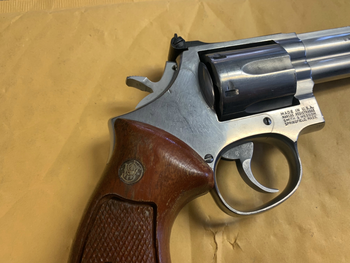Smith & Wesson Model 686 6 Shot Stainless Revolver Wood Grips Nice .357 ...