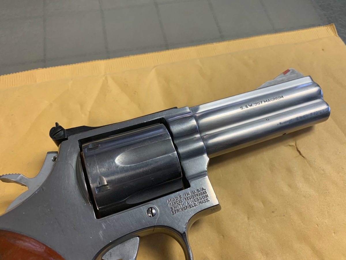 Smith & Wesson Model 686 6 Shot Stainless Revolver Wood Grips Nice .357 ...