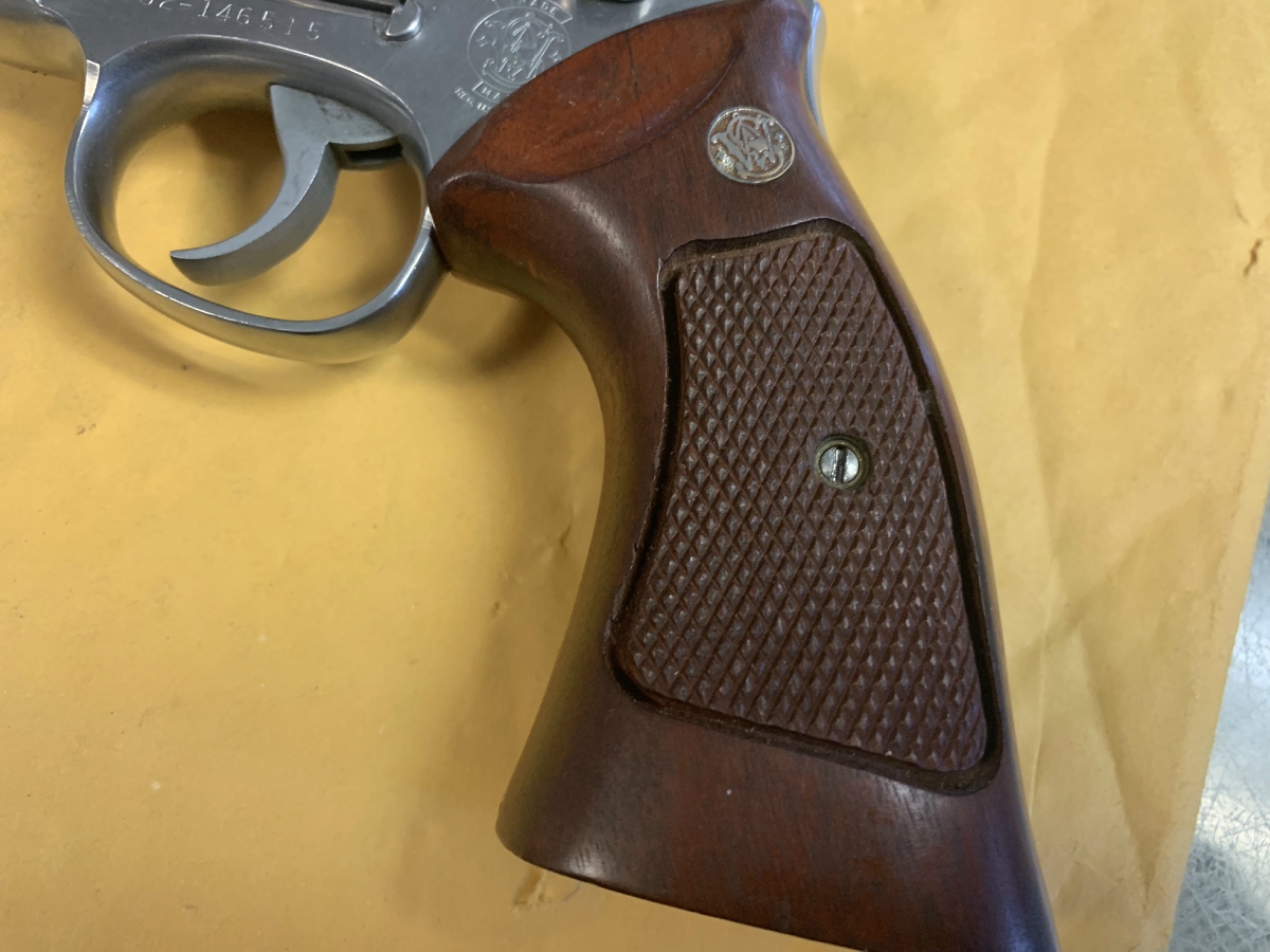 Smith & Wesson Model 686 6 Shot Stainless Revolver Wood Grips Nice .357 ...