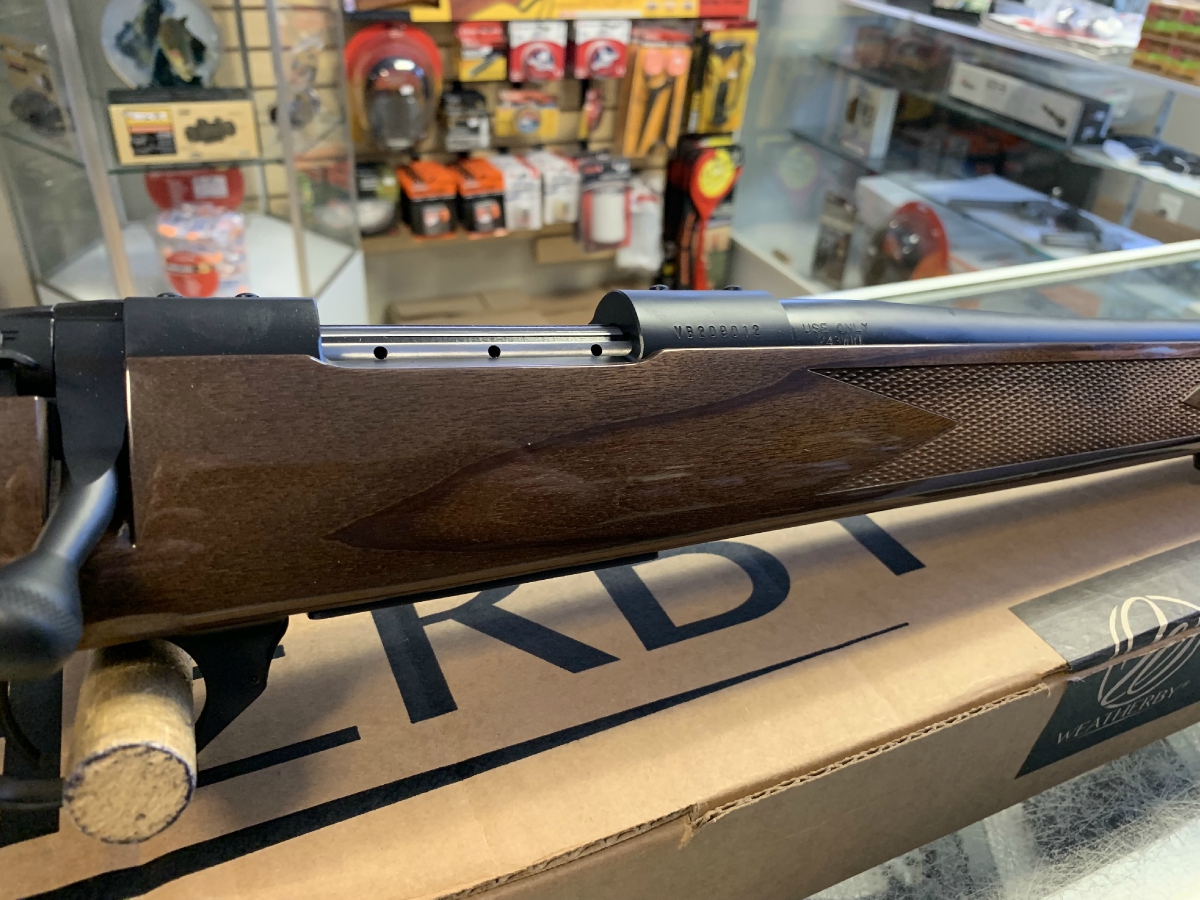 Weatherby Vanguard Sporter Deluxe 243 Win Bolt Action Rifle, 24 Inch ...