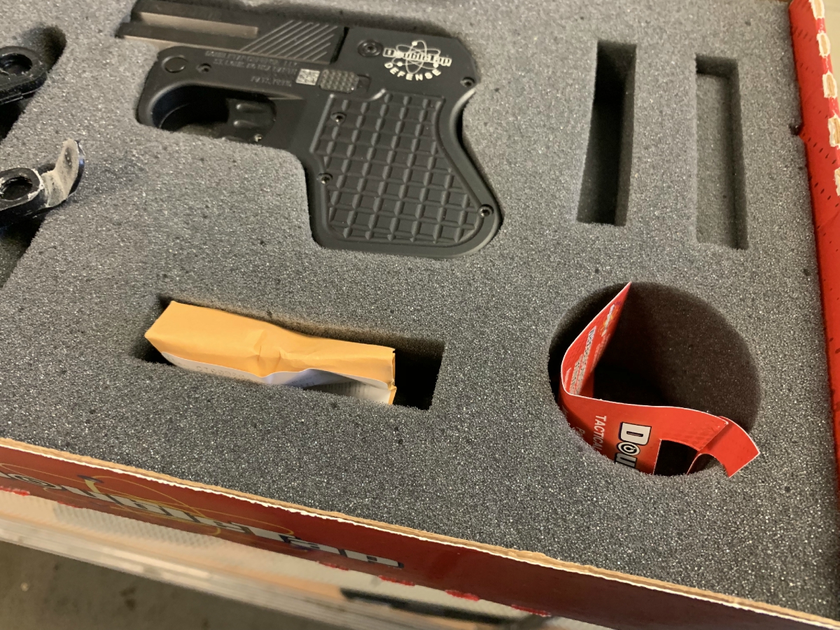 DOUBLE TAP - DEFENDER OVER/UNDER DERRINGER BREAK OPEN PISTOL NICE ...