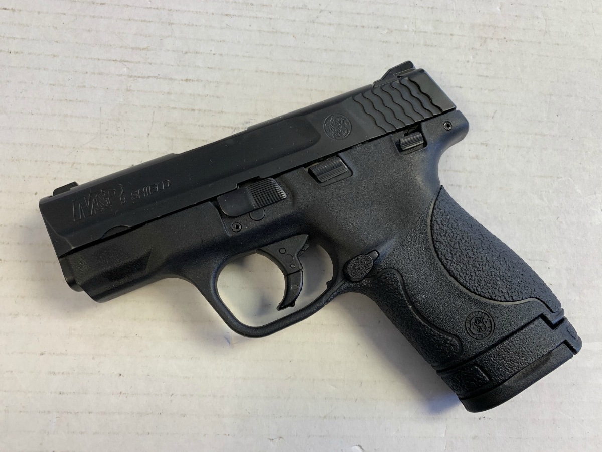 Smith & Wesson M&P Shield 9 Semi-Auto Pistol One 8 Round Magazine ...