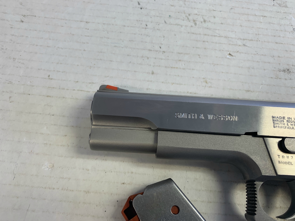 Smith & Wesson Model 645 Semi-Auto Pistol One 7 Round Magazine ...