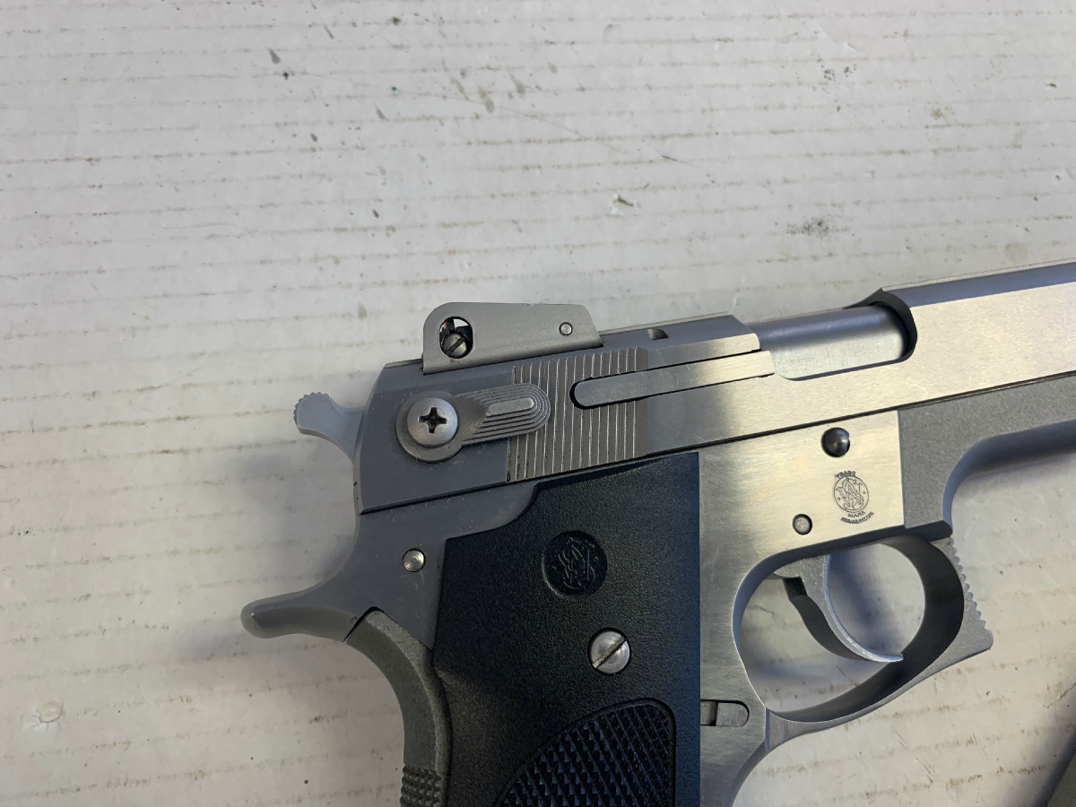 Smith & Wesson Model 645 Semi-Auto Pistol One 7 Round Magazine ...