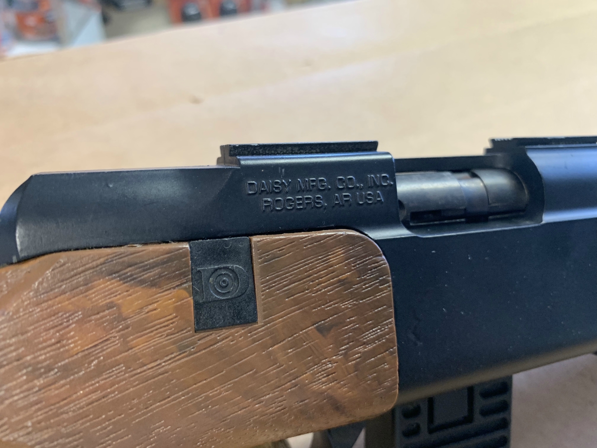 Daisy Model 2203 Semi-Auto Rifle 19 Inch Barrel One 7 Round Magazine ...