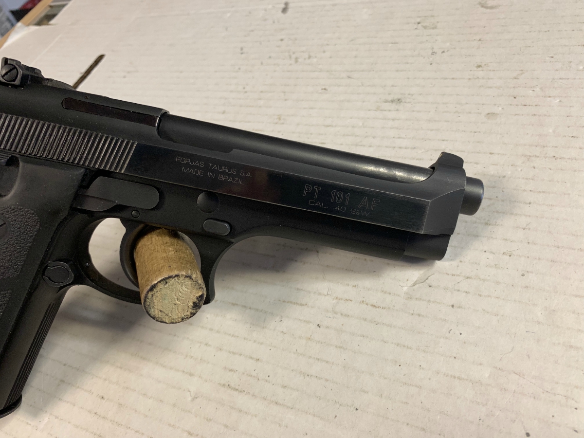 Taurus Model Pt-101 Af Semi-Auto Pistol One 11 Round Magazine Nice .40 ...