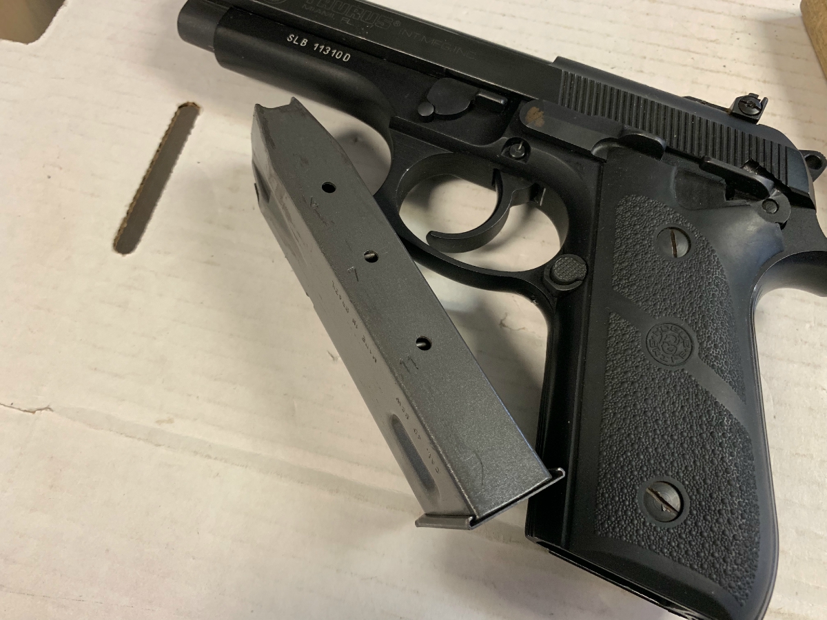 Taurus Model Pt-101 Af Semi-Auto Pistol One 11 Round Magazine Nice .40 ...