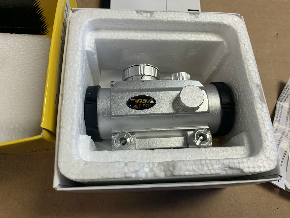 BSA® 30 mm Red Dot Scope Silver Finish Excellent Condition In Box!!