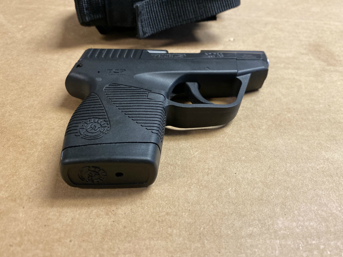 Model Pt 738 Taurus Compact Pistol Semi-Auto 6+1 Magazine With Holster ...