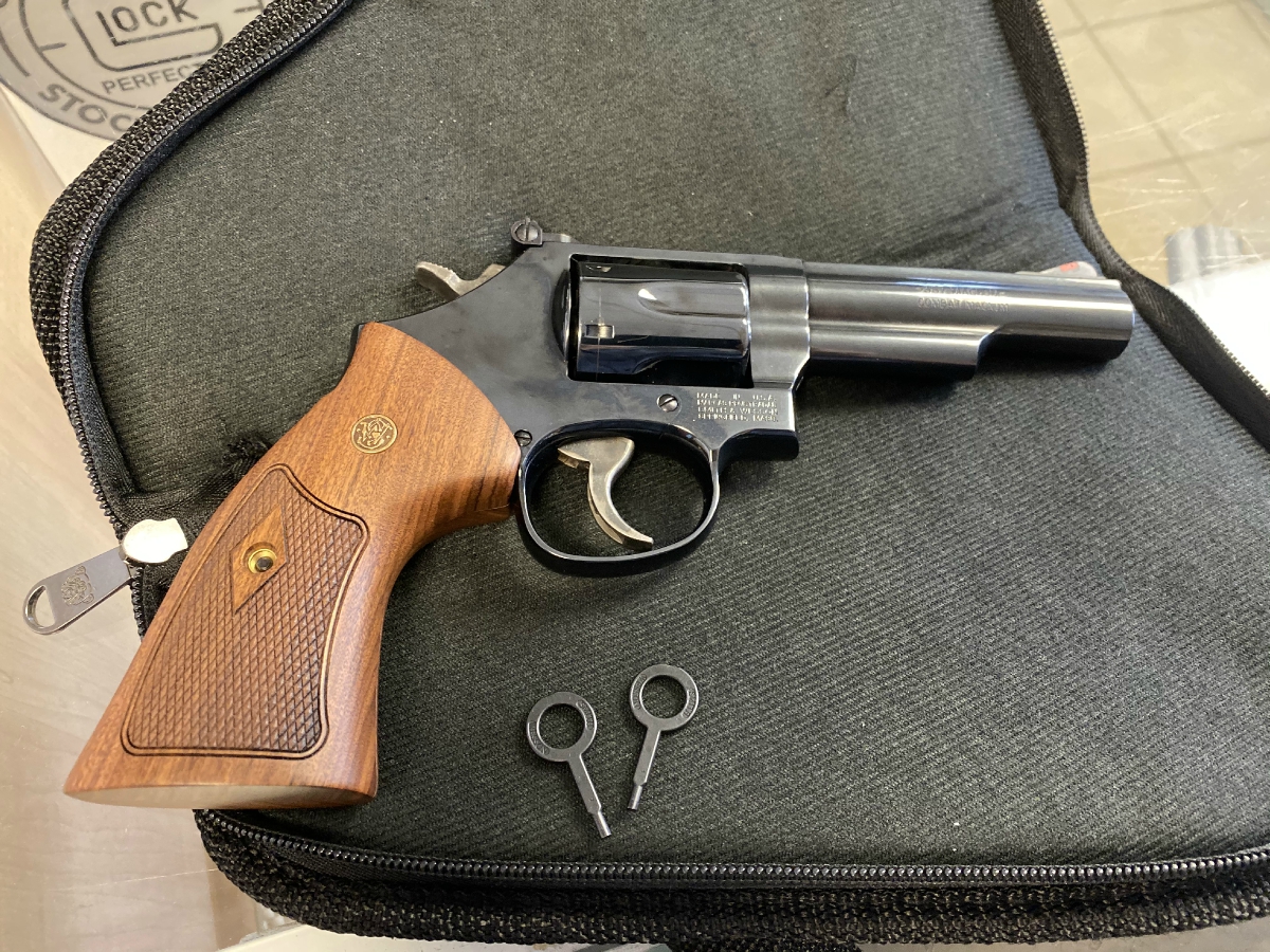 Smith & Wesson Model 19 Classic Revolver 4.25 Inch Barrel 6 Round ...