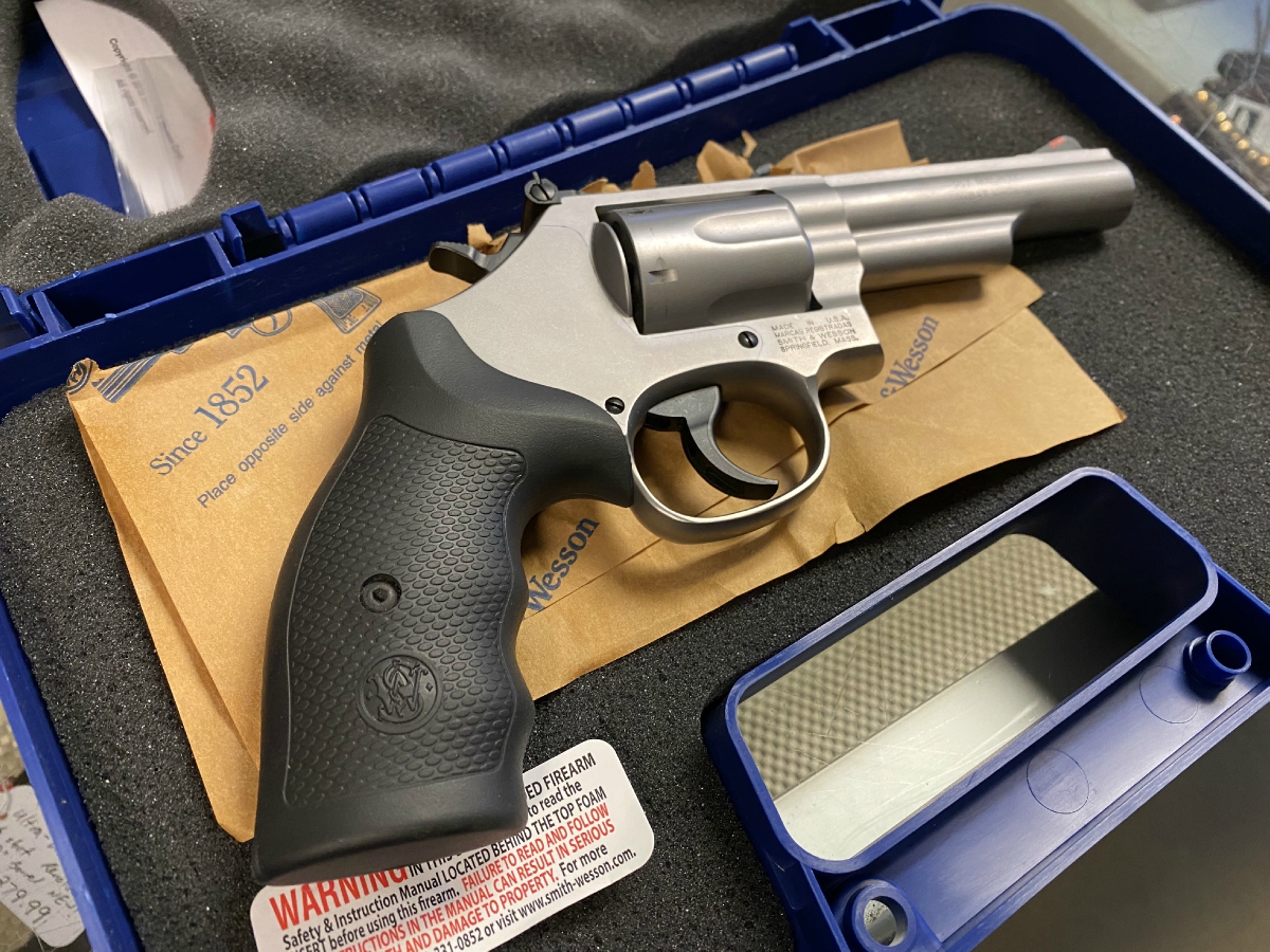 SMITH & WESSON - MODEL 66 K-Frame Single/Double 357 Magnum 4.25 Barrel ...