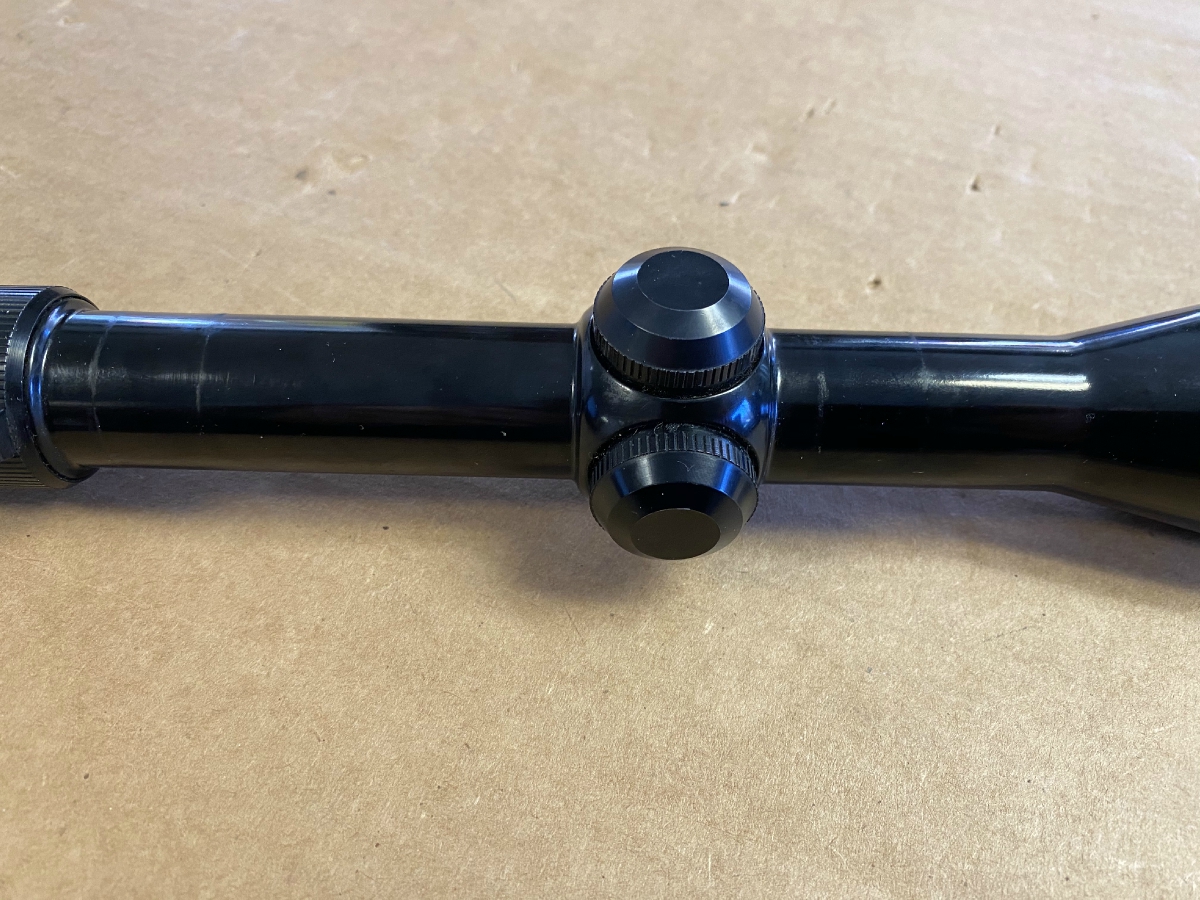 Redfield Lo Pro Wide Angle Rifle Scope In Good Condition For Sale at ...