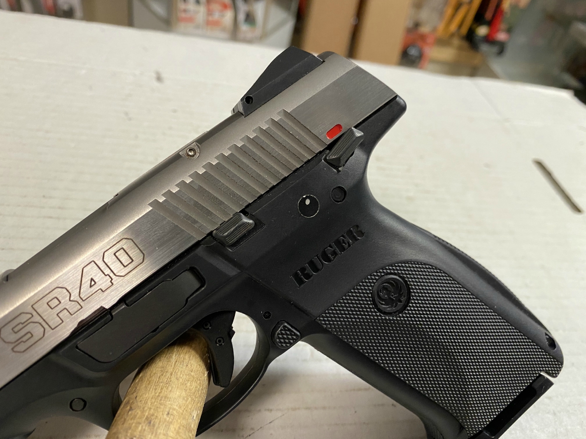 RUGER - MODEL SR40 FULL SIZE SEMI-AUTO PISTOL 15 ROUND MAGAZINE ...