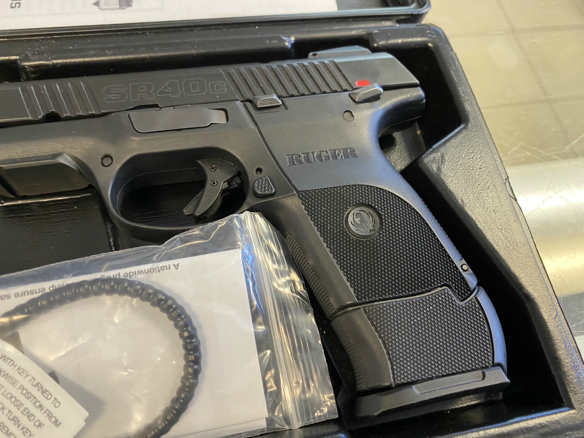 Ruger MODEL SR40C Compact 40 S&W Centerfire Pistol 3.5 Inch Barrel One ...