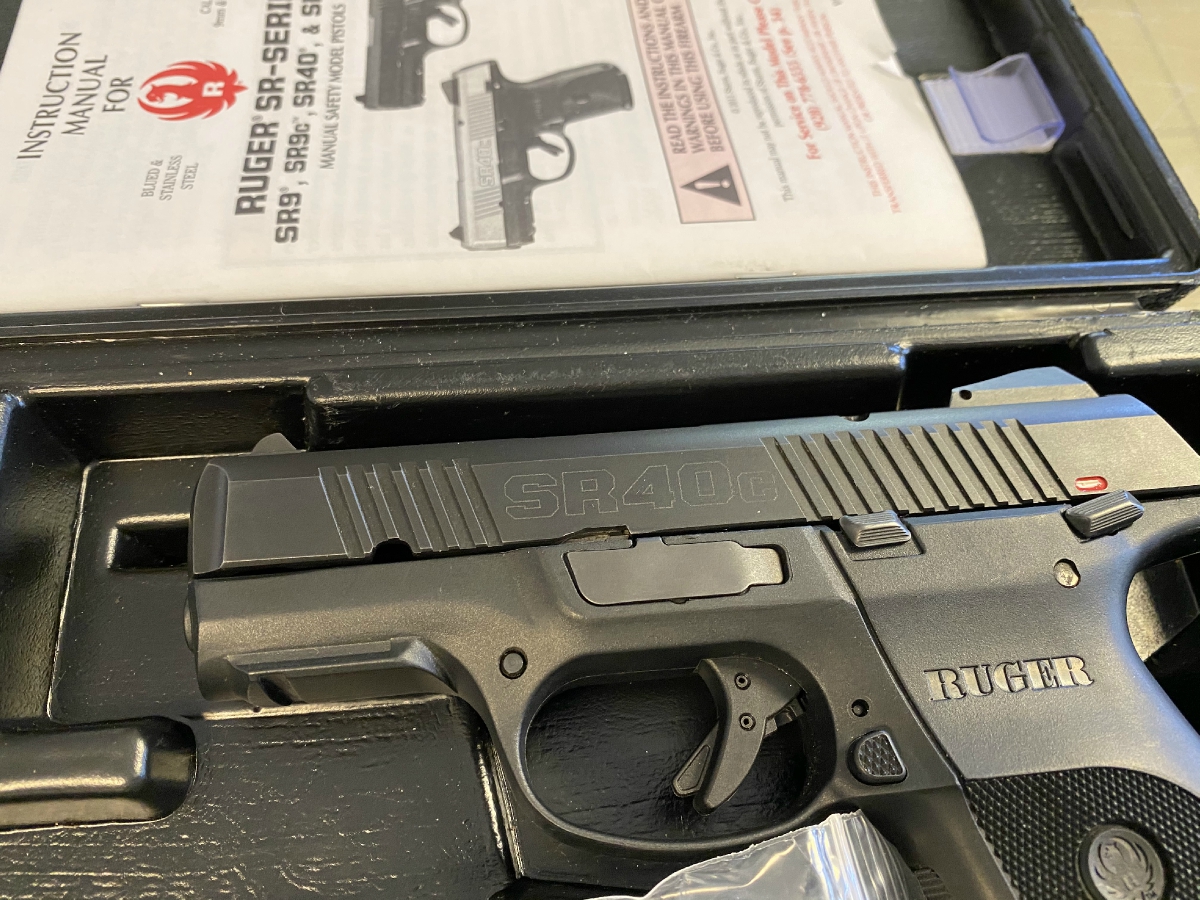 Ruger MODEL SR40C Compact 40 S&W Centerfire Pistol 3.5 Inch Barrel One ...