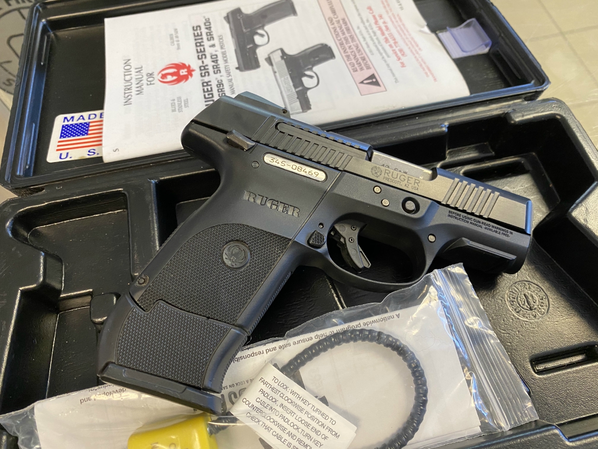 Ruger MODEL SR40C Compact 40 S&W Centerfire Pistol 3.5 Inch Barrel One ...