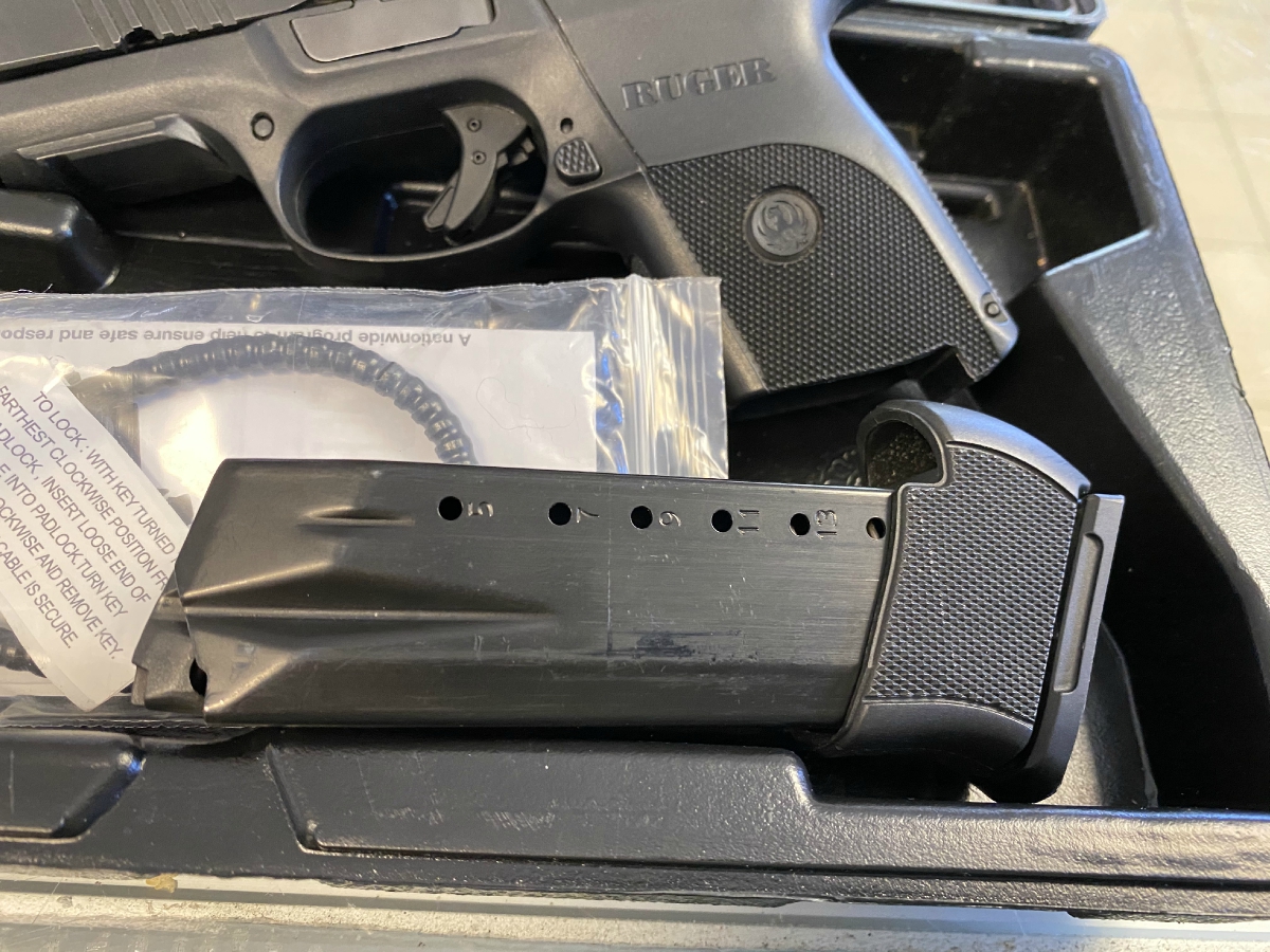 Ruger MODEL SR40C Compact 40 S&W Centerfire Pistol 3.5 Inch Barrel One ...