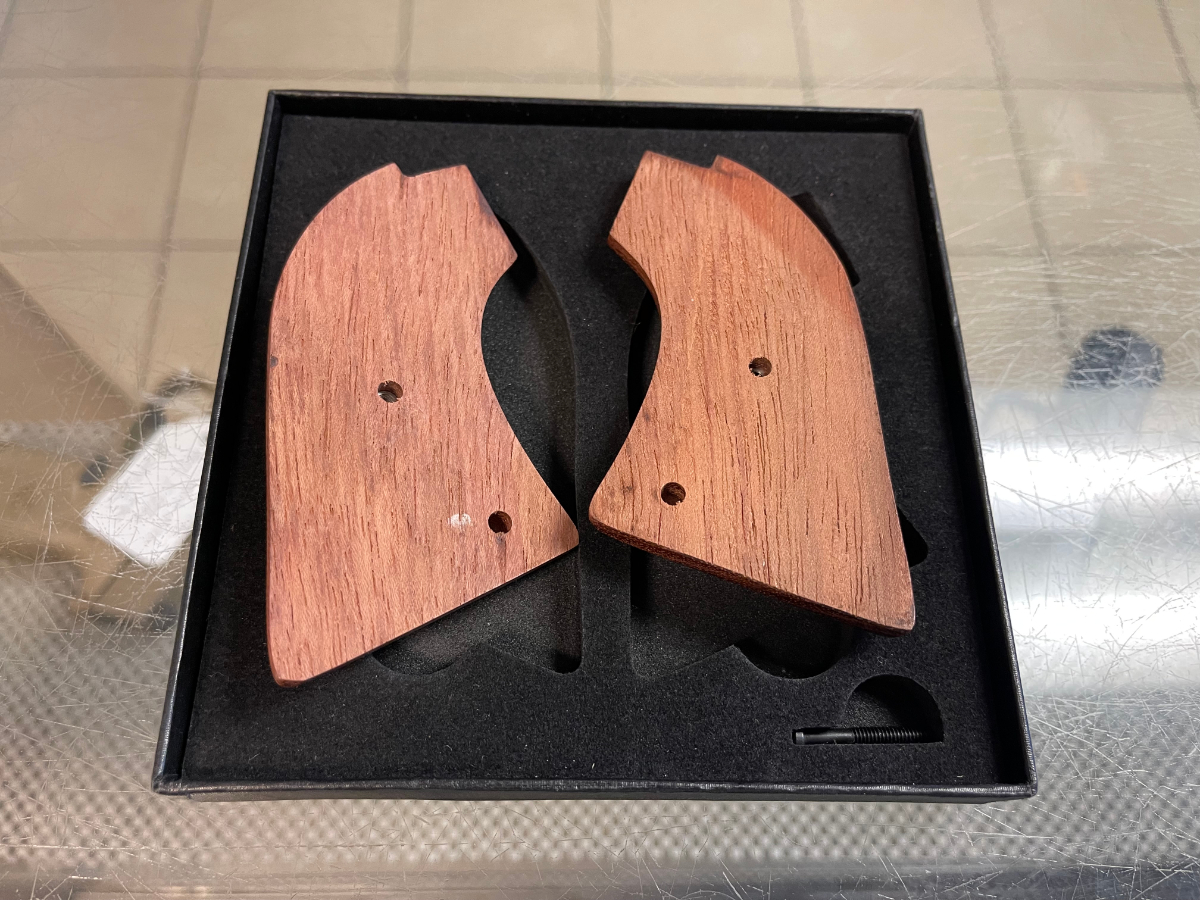 Nice Pair Of Heritage Rough Rider Wood Engraved Grips Excellent ...