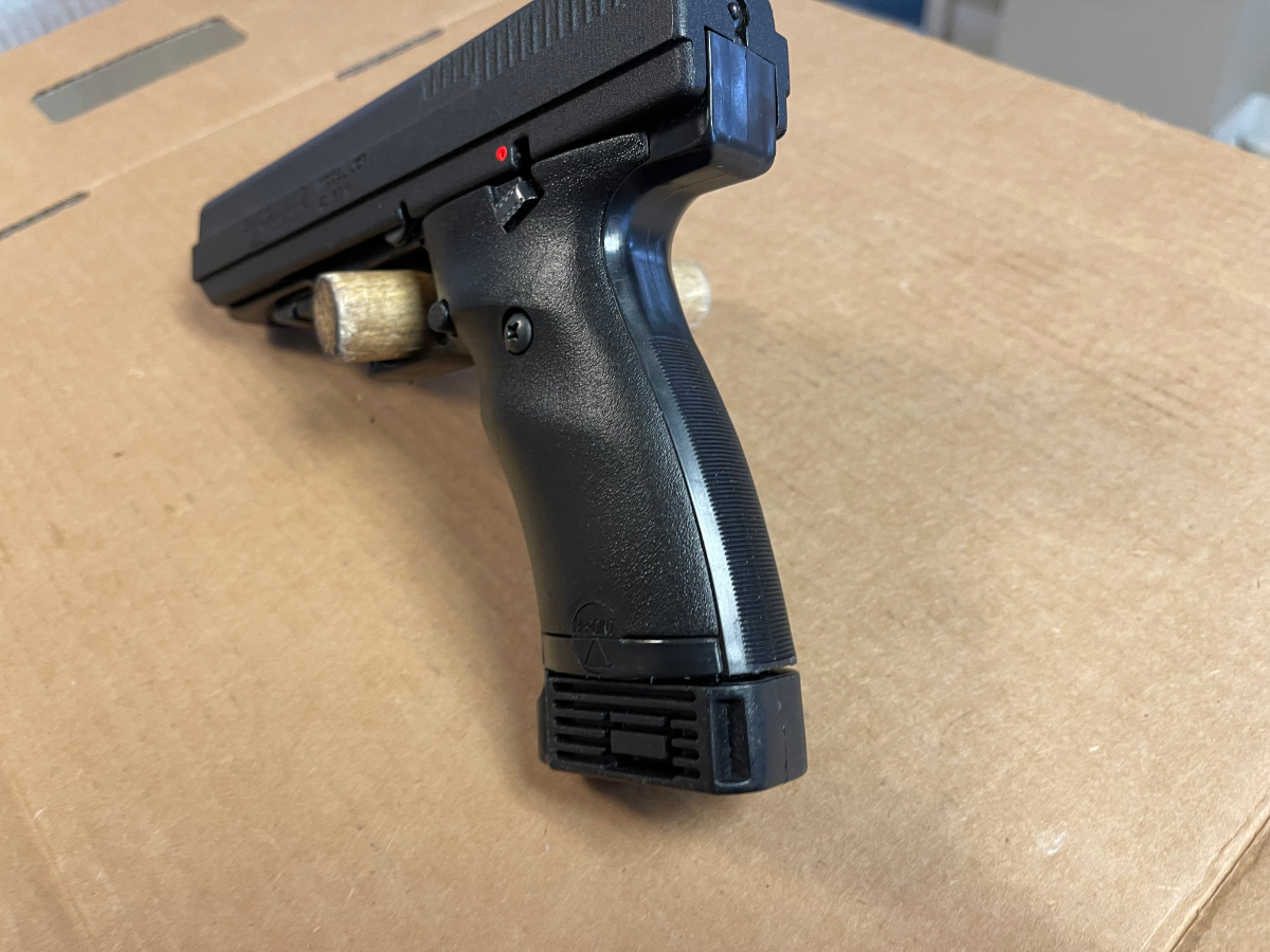 Hi Point Model Jcp Semi-Auto Pistol 4.5 Inch Barrel 10+1 Magazine .40 S ...