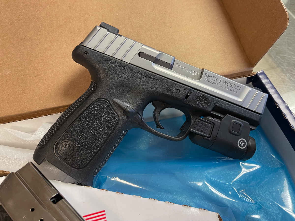 Smith & Wesson Sd9ve Handgun With Cmr-209 Rail Mount Light 16rd ...