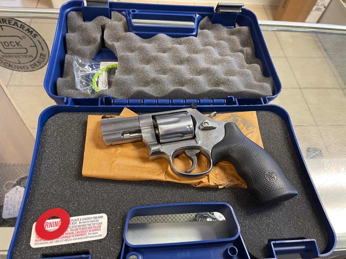 Smith & Wesson Model 686 2.5 Inch Barrel Stainless 6 Round Cylinder ...