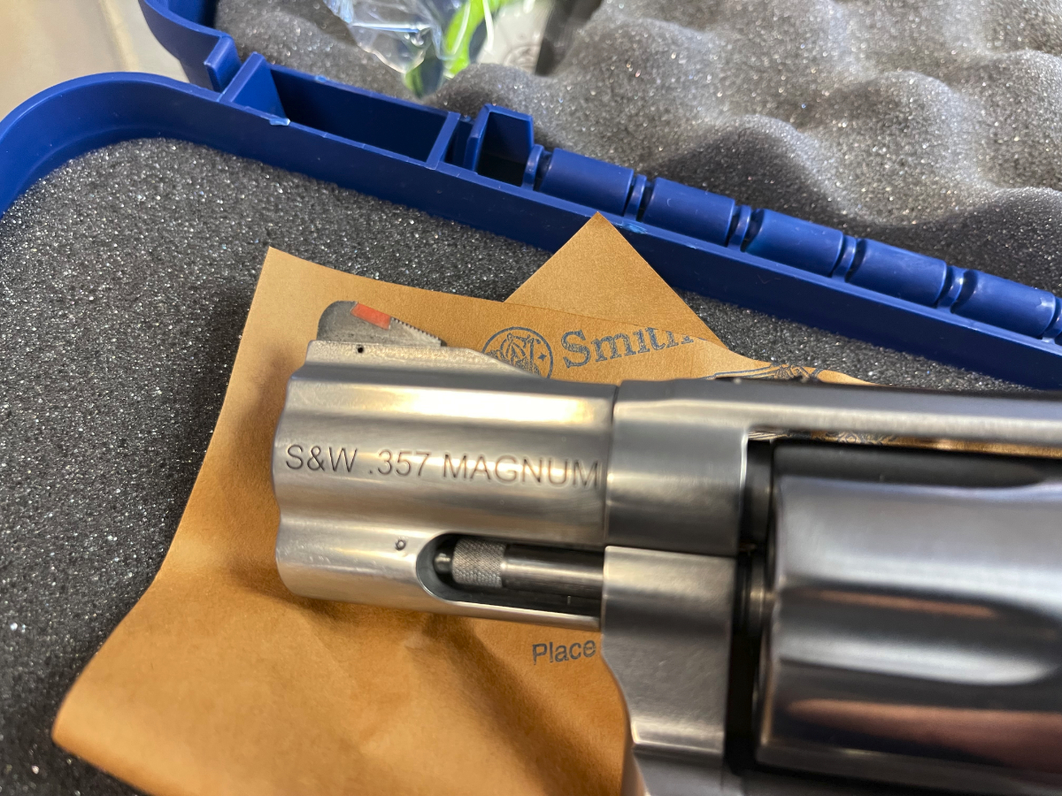 Smith & Wesson Model 686 2.5 Inch Barrel Stainless 6 Round Cylinder ...