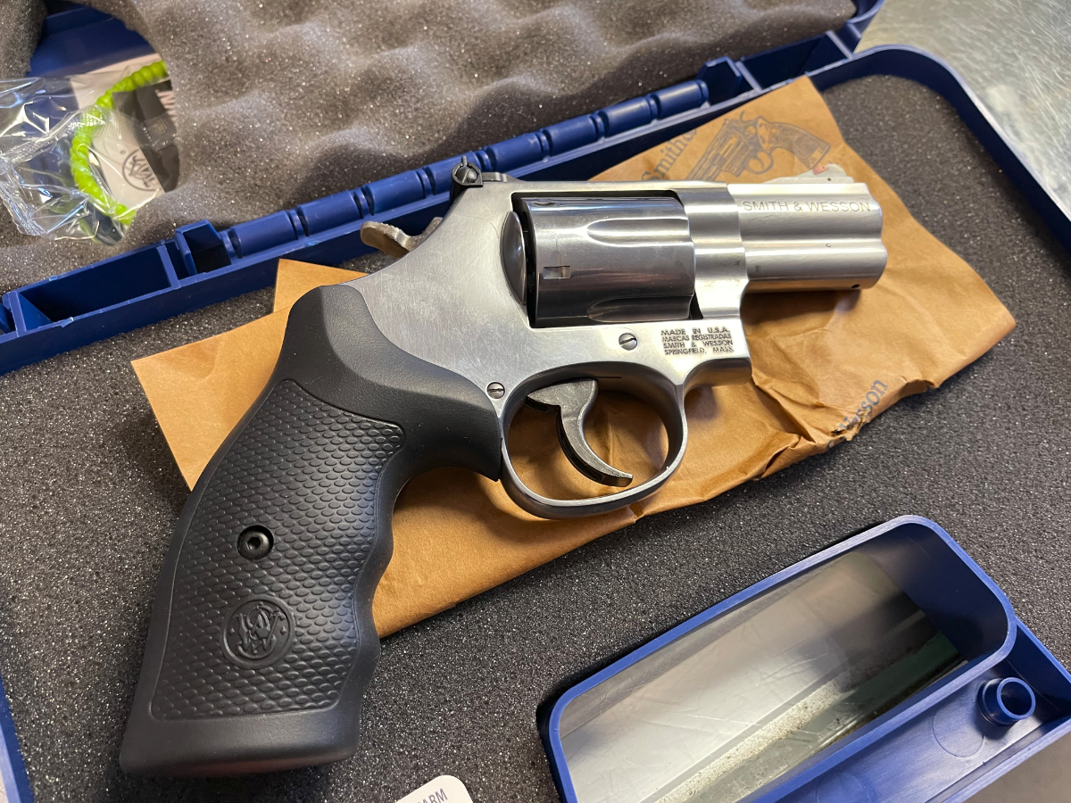 Smith & Wesson Model 686 2.5 Inch Barrel Stainless 6 Round Cylinder ...