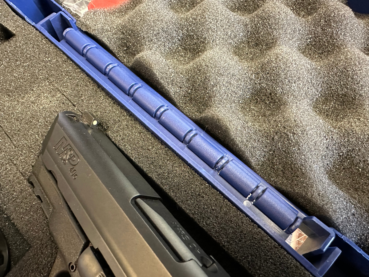 Smith & Wesson M&P 40c Compact Striker Fired 3.5 Inch Barrel Polymer ...