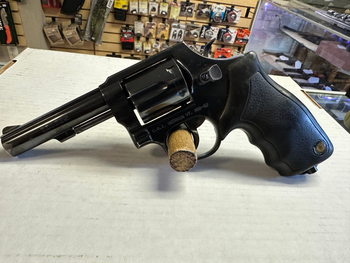 TAURUS MODEL 82 6 SHOT REVOLVER 4 INCH BARREL BLUED FINISH GOOD CONDITION!!