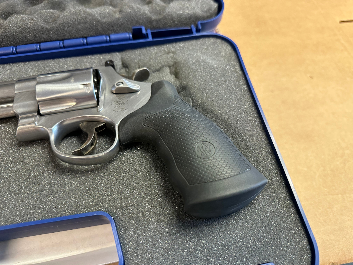 Smith & Wesson Model 629 Stainless Steel 6 inch Barrel & 6rd Cylinder ...