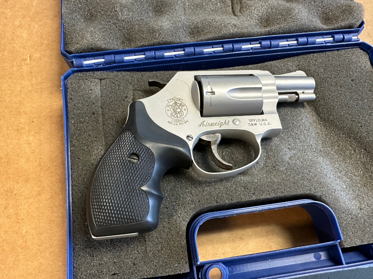 Smith & Wesson Model 637-2 Airweight 5 Shot Revolver 2 Inch Barrel ...