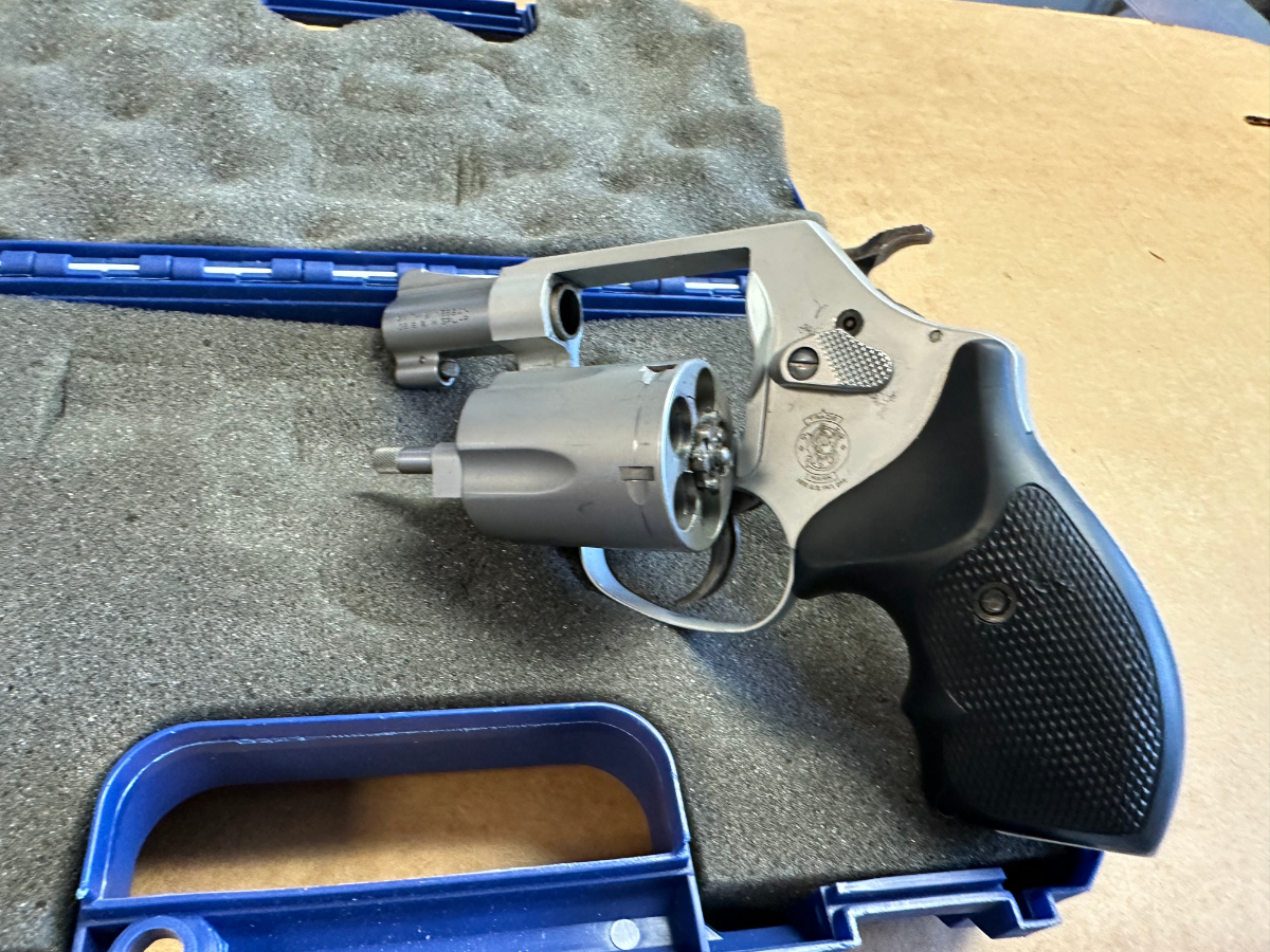 Smith & Wesson Model 637-2 Airweight 5 Shot Revolver 2 Inch Barrel ...