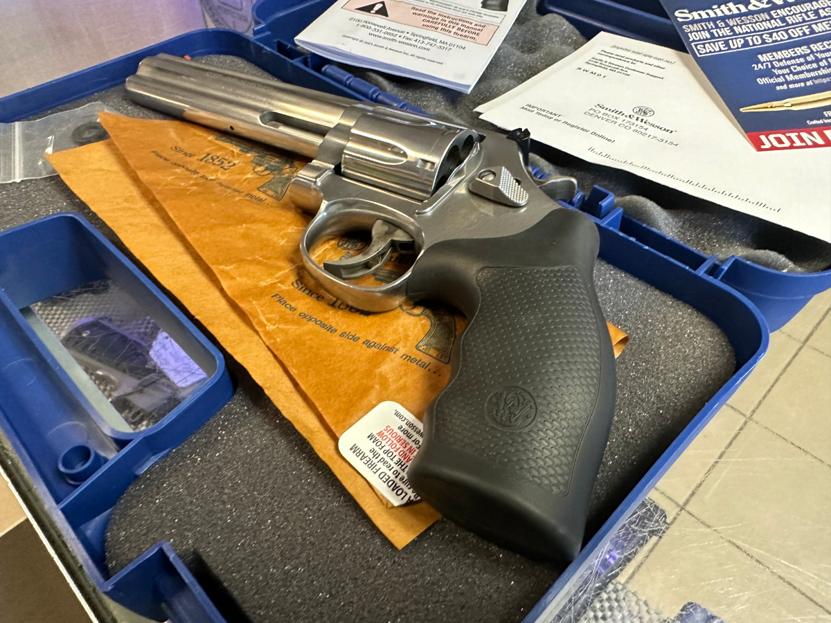 Smith & Wesson Model 686 Plus 6 Inch Barrel & 7rd Cylinder Stainless ...
